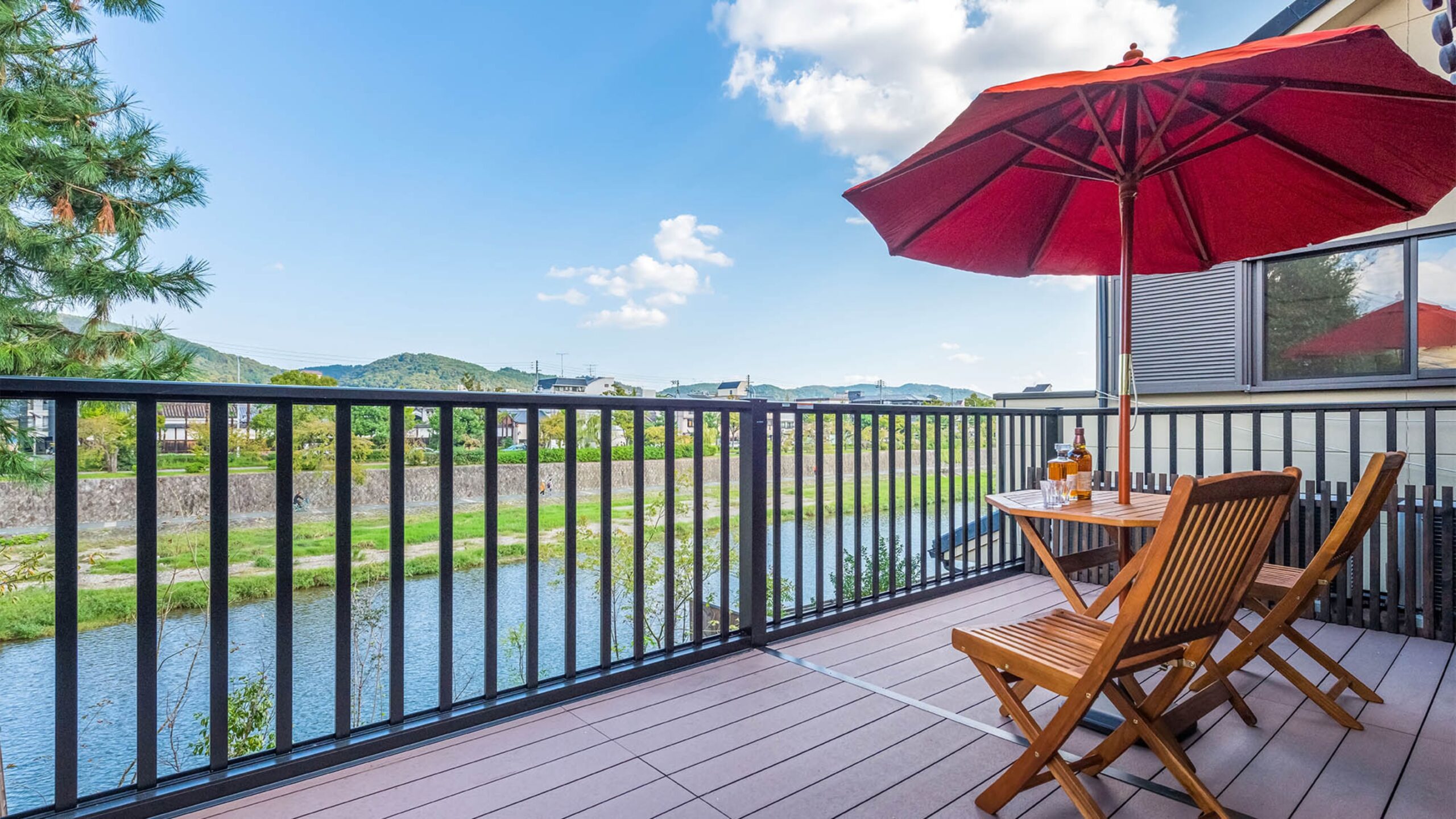 100Yr Renovated House, 2 Units of Riverview House, on Kamo River, for ...