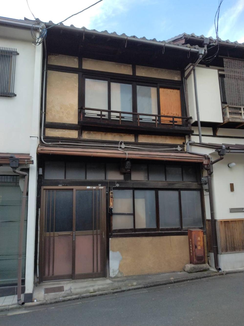 Nakano-cho Kyo-Machiya House near Subway Higashiyama Station, for Sale ...